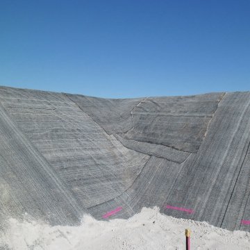 Application of GCL (Geosynthetic Clay Liner) in seepage control projects